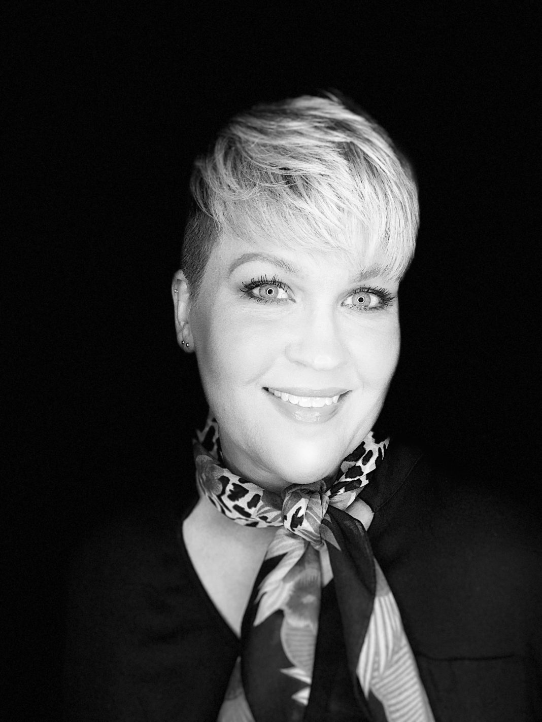 Front & Center: Traci De Leon, Vocal Coach, Singer-Songwriter – the ...